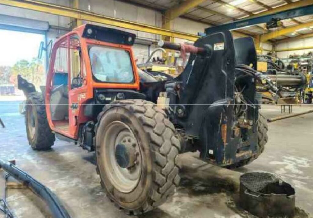 [Auction]: 2011 JLG 1043 Telehandler | est 4028 hours miles | damaged | CAG