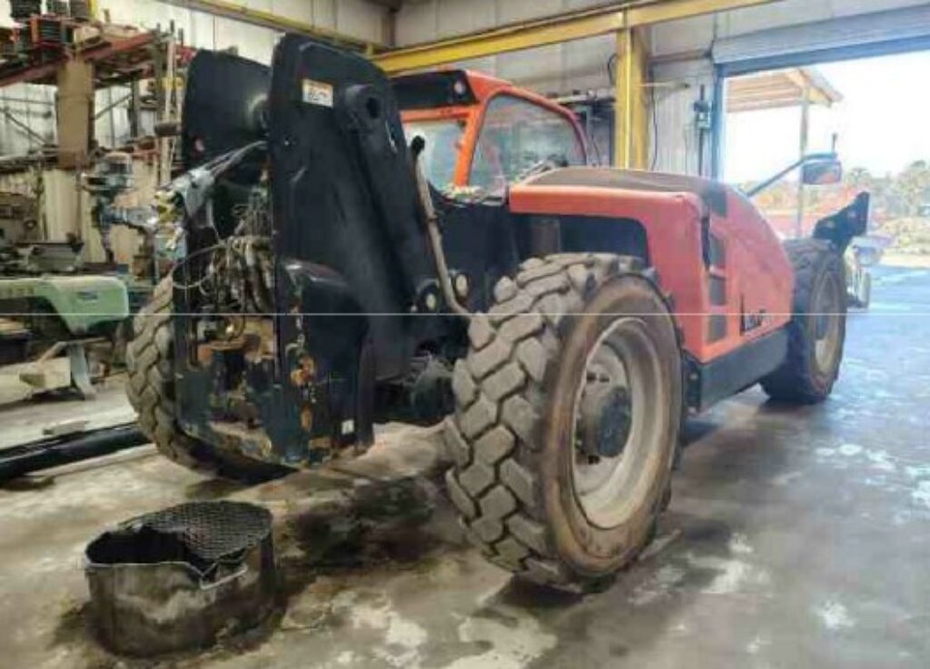 [Auction]: 2011 JLG 1043 Telehandler | est 4028 hours miles | damaged | CAG