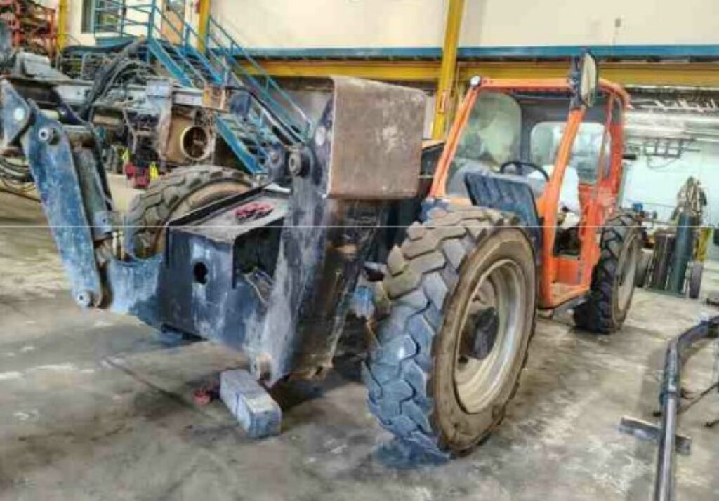 [Auction]: 2011 JLG 1043 Telehandler | est 4028 hours miles | damaged | CAG