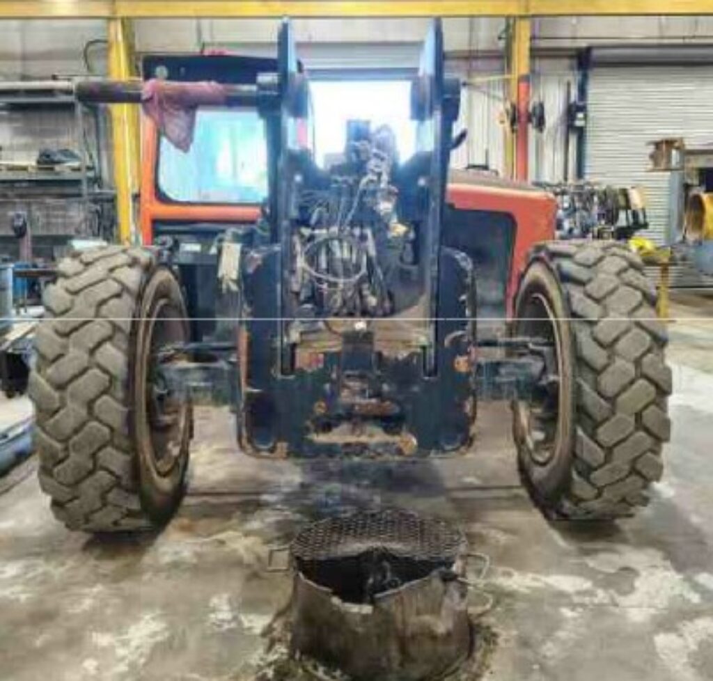[Auction]: 2011 JLG 1043 Telehandler | est 4028 hours miles | damaged | CAG