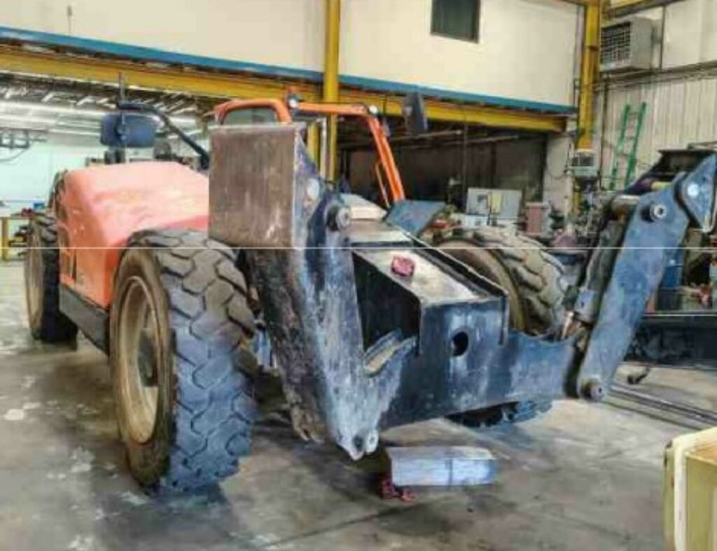 [Auction]: 2011 JLG 1043 Telehandler | est 4028 hours miles | damaged | CAG