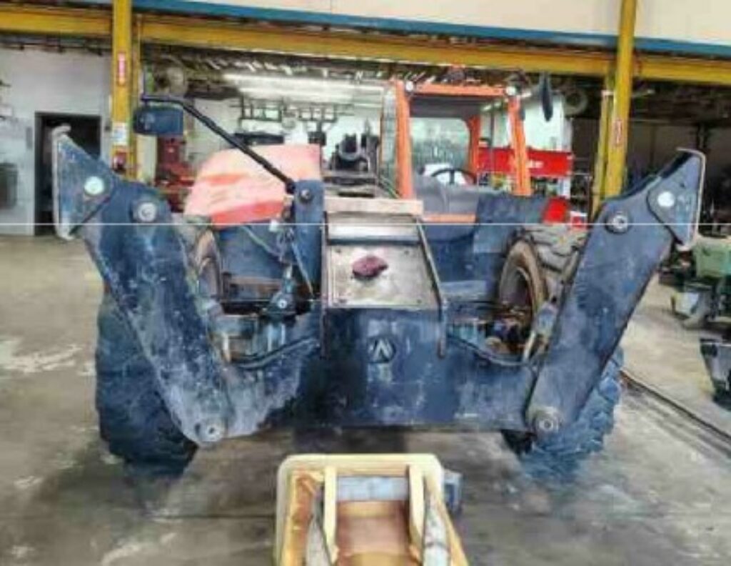 [Auction]: 2011 JLG 1043 Telehandler | est 4028 hours miles | damaged | CAG