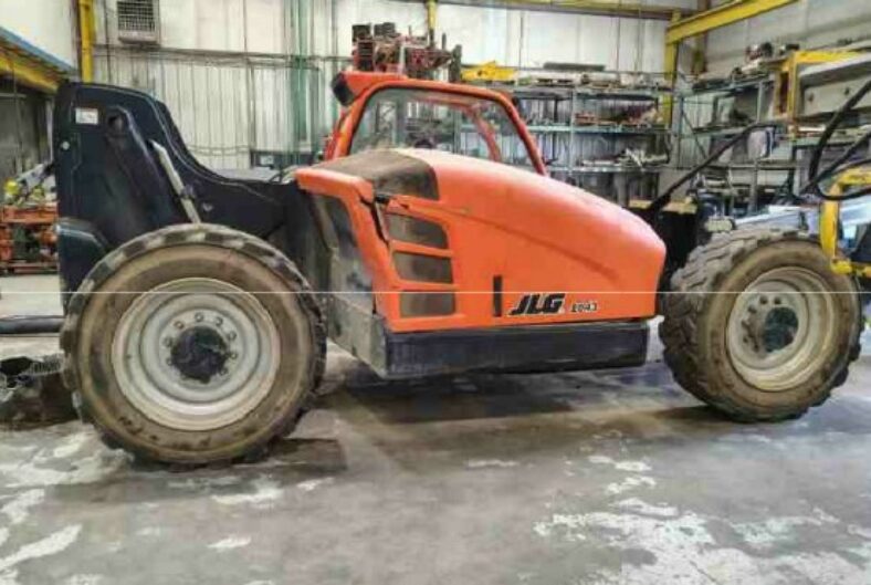 [Auction]: 2011 JLG 1043 Telehandler | est 4028 hours miles | damaged | CAG