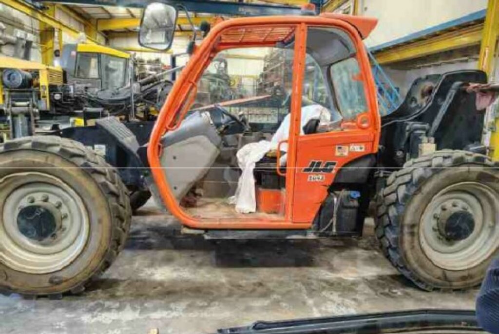 [Auction]: 2011 JLG 1043 Telehandler | est 4028 hours miles | damaged | CAG
