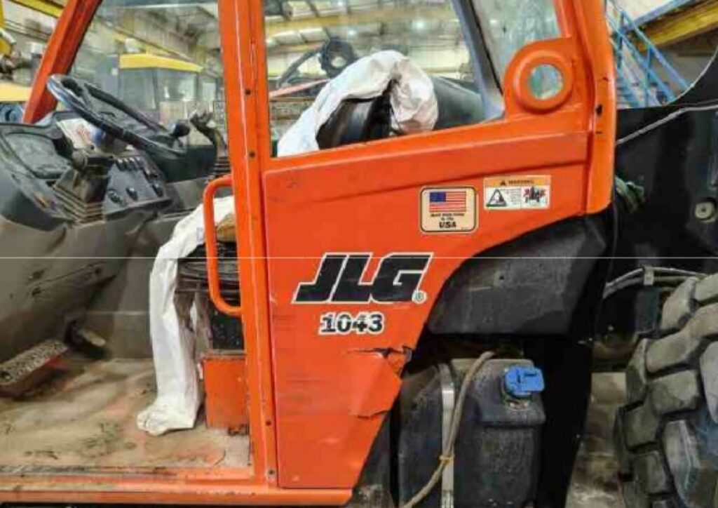 [Auction]: 2011 JLG 1043 Telehandler | est 4028 hours miles | damaged | CAG