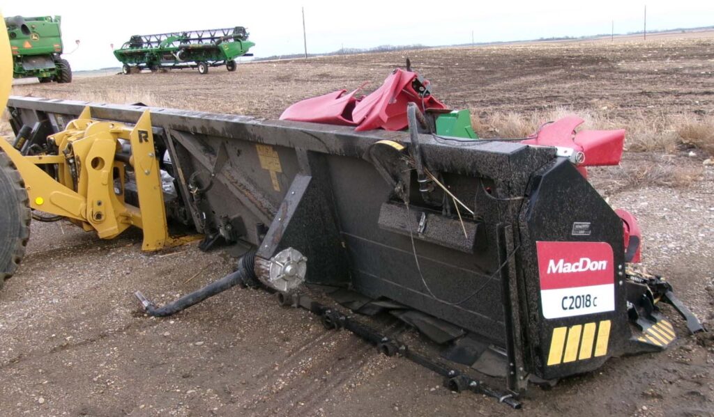 [Auction]: 2022 MacDon C2018C Header | North Dakota | damaged | CAG