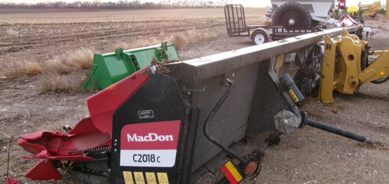 [Auction]: 2022 MacDon C2018C Header | North Dakota | damaged | CAG