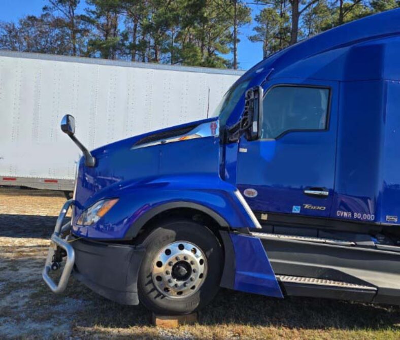 [Auction]: 2026 Kenworth T680 | est. 12,848 miles miles | damaged | CAG
