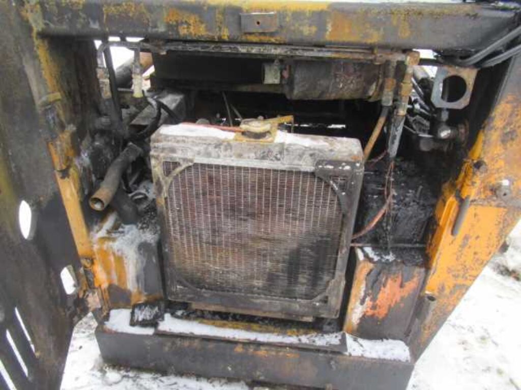 [Auction]: Case 1830 Skid Steer | Iowa | damaged | CAG