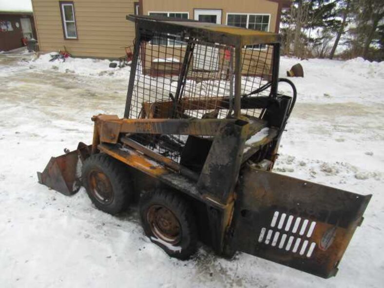 [Auction]: Case 1830 Skid Steer | Iowa | damaged | CAG