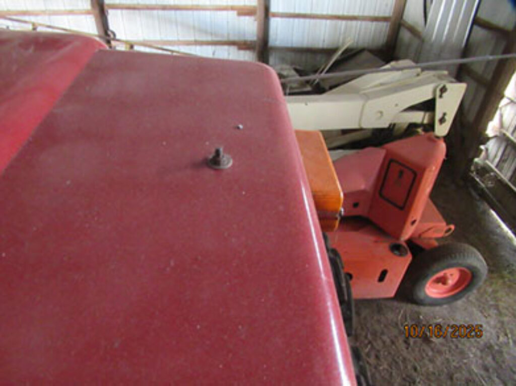 [Auction]: 1992 CASE IH 7150 Tractor | Est 6,000 hours miles | damaged ...
