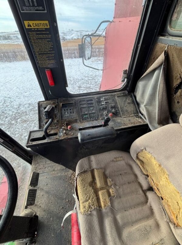[Auction]: 1989 Case IH 1680 Combine | Iowa | damaged | CAG