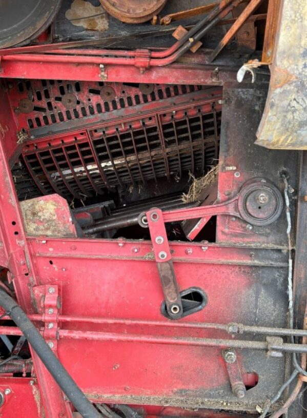 [Auction]: 1989 Case IH 1680 Combine | Iowa | damaged | CAG