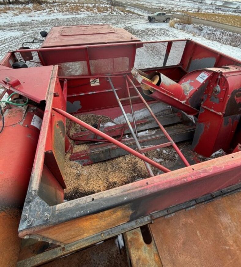 [Auction]: 1989 Case IH 1680 Combine | Iowa | damaged | CAG