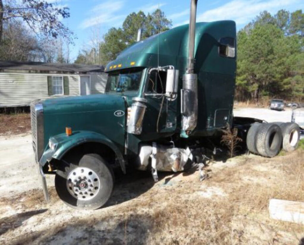 [Auction]: 1995 Freightliner FLD Classic | South Carolina | damaged | CAG