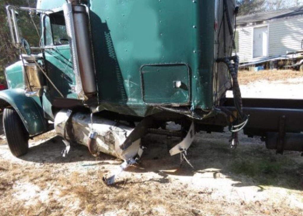 [Auction]: 1995 Freightliner FLD Classic | South Carolina | damaged | CAG