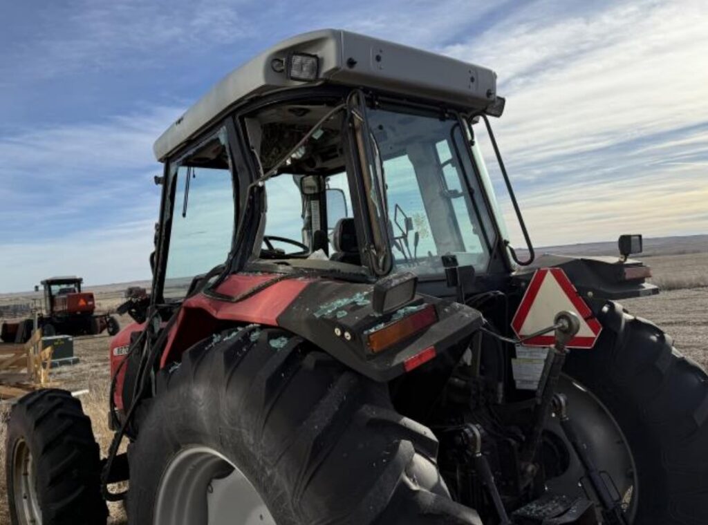 [Auction]: 2000 Massey Ferguson 6270 Tractor | est 8183 hours miles ...