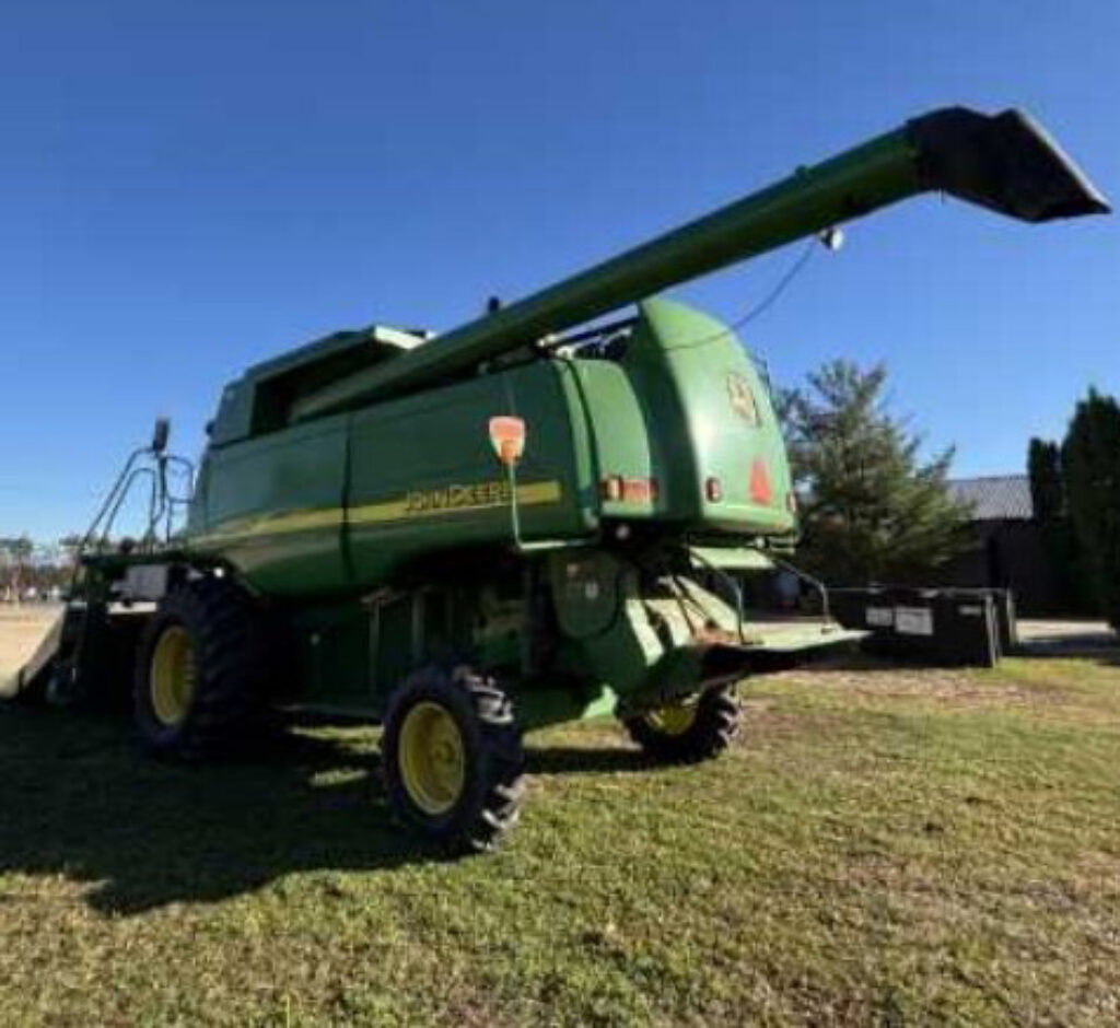 [Auction]: 2006 John Deere 9560 STSF Combine | Wisconsin | damaged | CAG