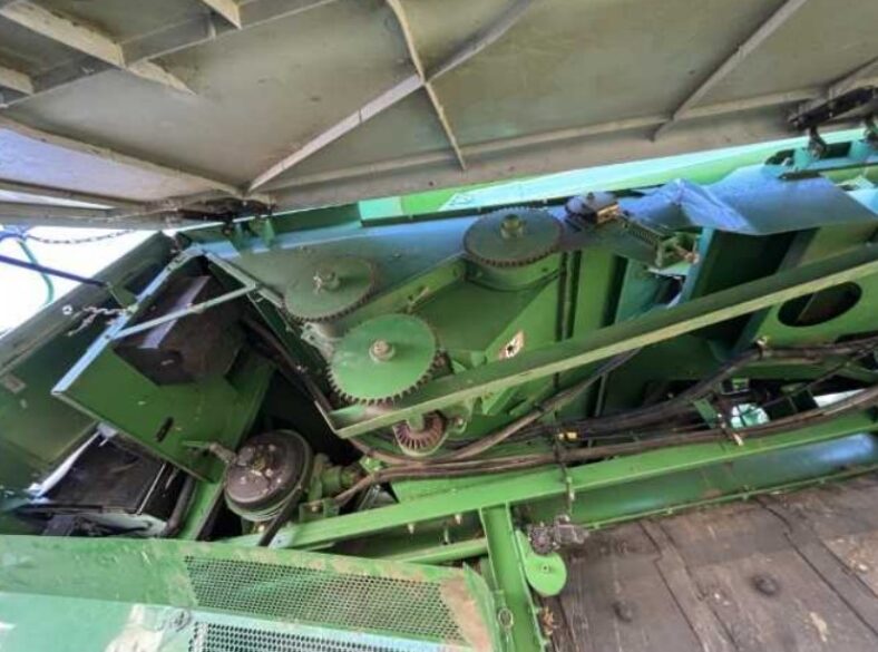 [Auction]: 2006 John Deere 9560 STSF Combine | Wisconsin | damaged | CAG