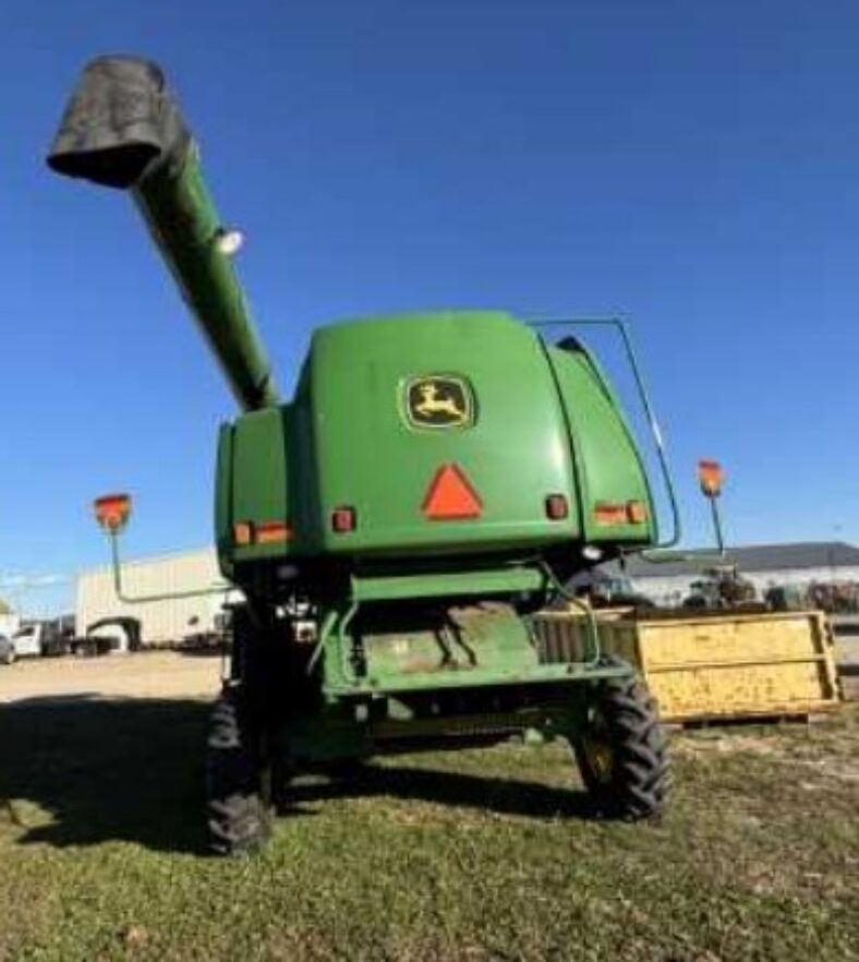 [Auction]: 2006 John Deere 9560 STSF Combine | Wisconsin | damaged | CAG