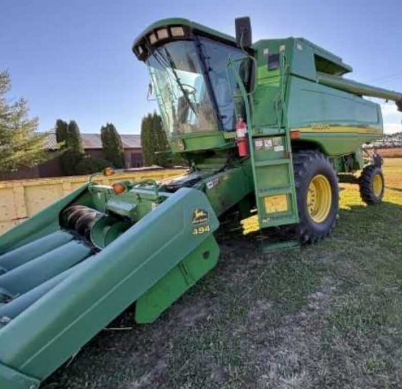[Auction]: 2006 John Deere 9560 STSF Combine | Wisconsin | damaged | CAG