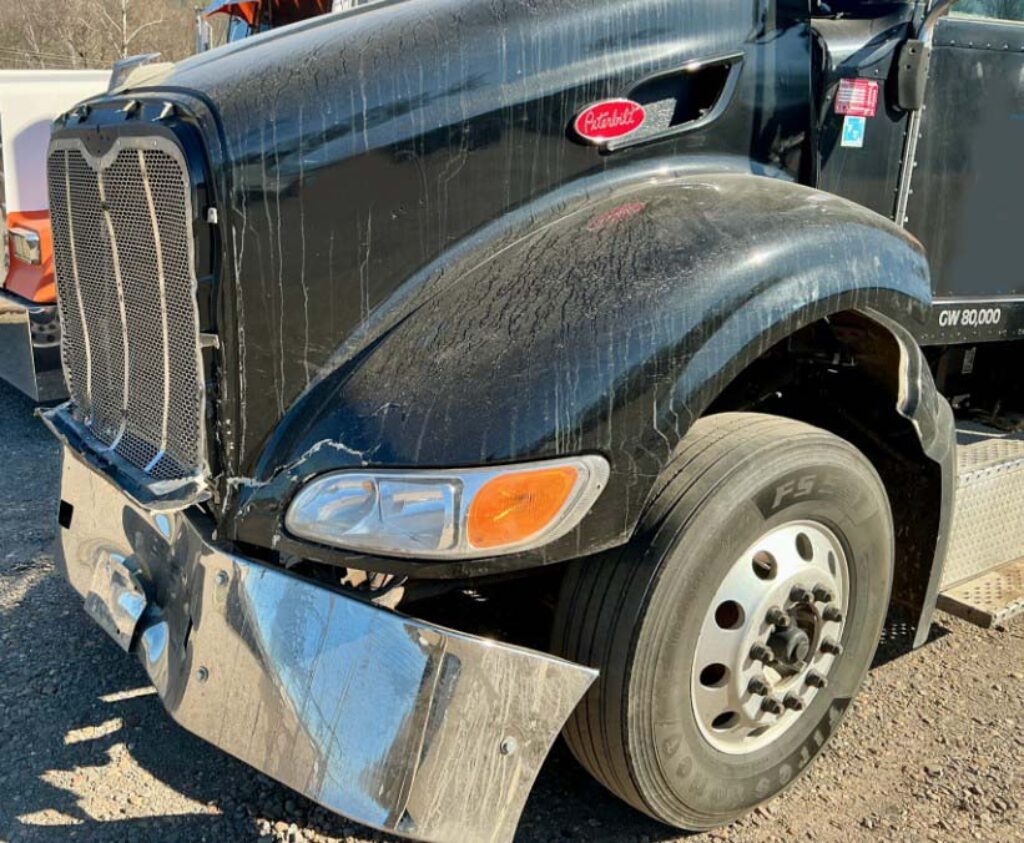 [Auction]: 2006 Peterbilt 386 | est. 1,528,369 miles miles | damaged | CAG
