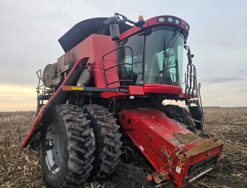 [Auction]: 2009 CASE IH 8120 Combine | Engine hours: est 3320 ...
