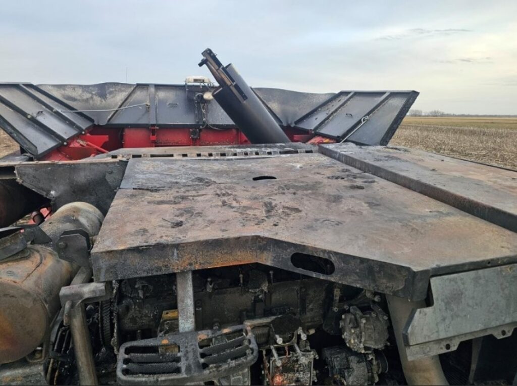 [Auction]: 2009 CASE IH 8120 Combine | Engine hours: est 3320 ...