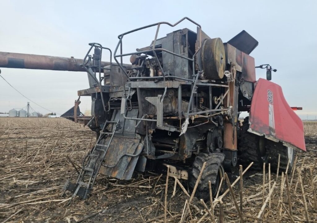 [Auction]: 2009 CASE IH 8120 Combine | Engine hours: est 3320 ...