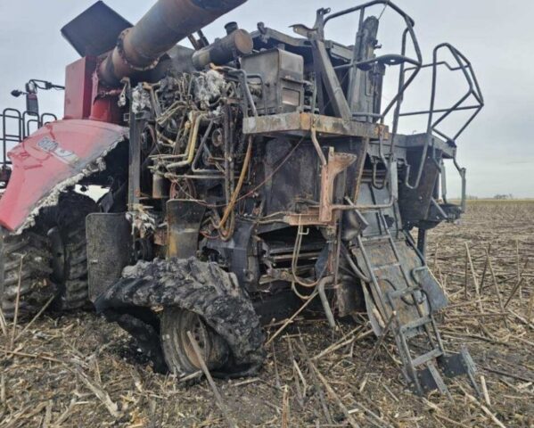 [Auction]: 2009 CASE IH 8120 Combine | Engine hours: est 3320 ...
