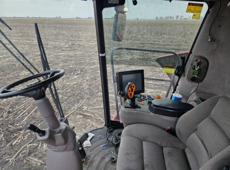 [Auction]: 2009 CASE IH 8120 Combine | Engine hours: est 3320 ...