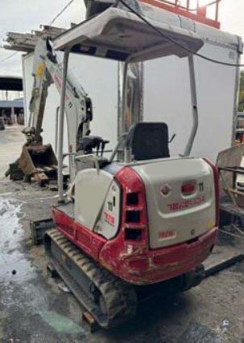 [Auction]: 2022 Takeuchi TB216R Mini Excavator | est. 1,246 hours miles ...