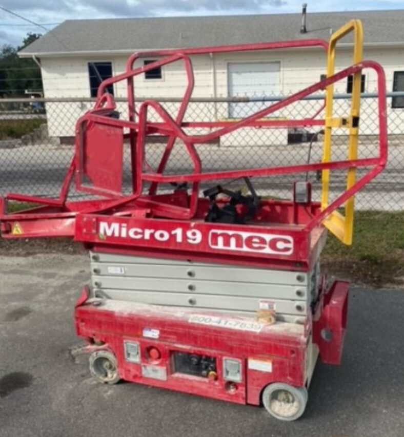 [Auction]: 2024 MEC Micro 19 Scissor Lifts | Florida | damaged | CAG