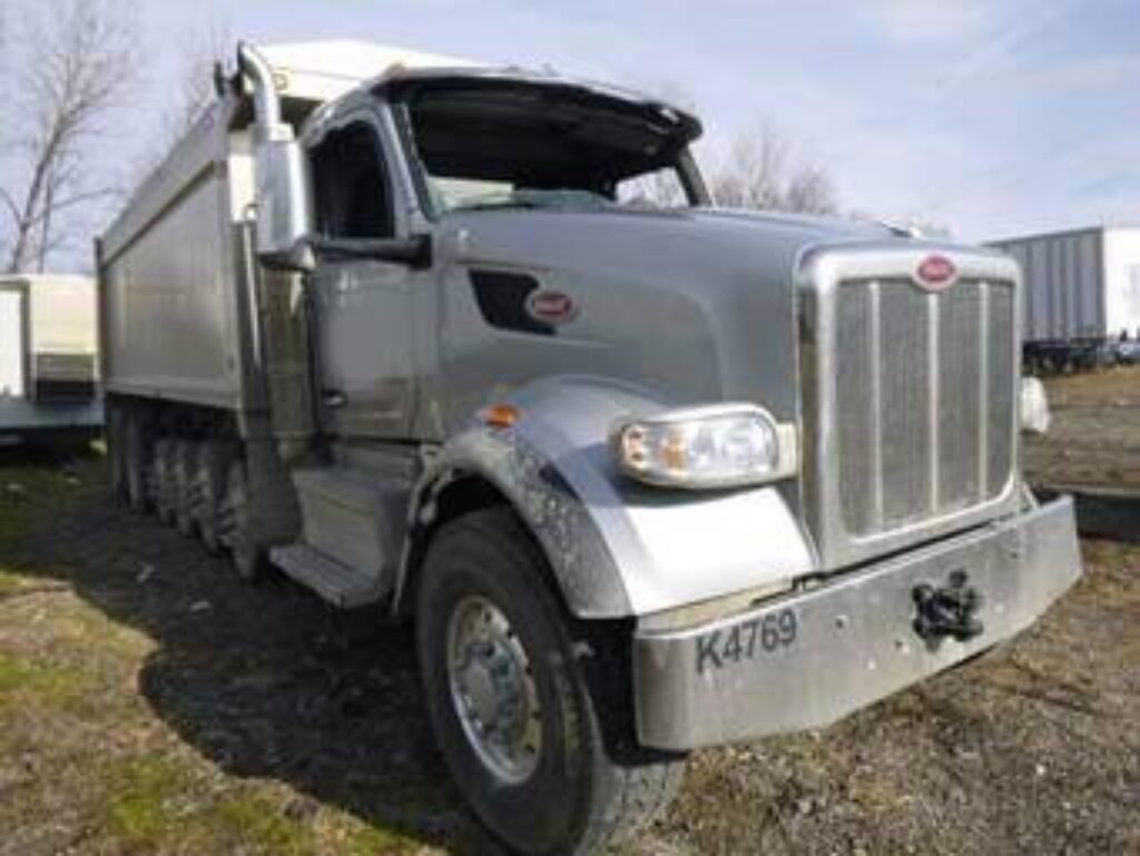 [Auction]: 2025 Peterbilt 567 | est. 104,869 miles miles | damaged | CAG