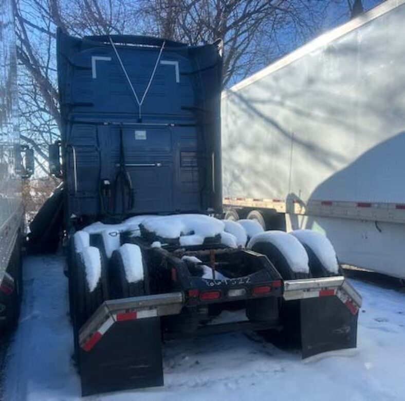 [Auction]: 2025 Volvo 860 | est. 218,384 miles miles | damaged | CAG