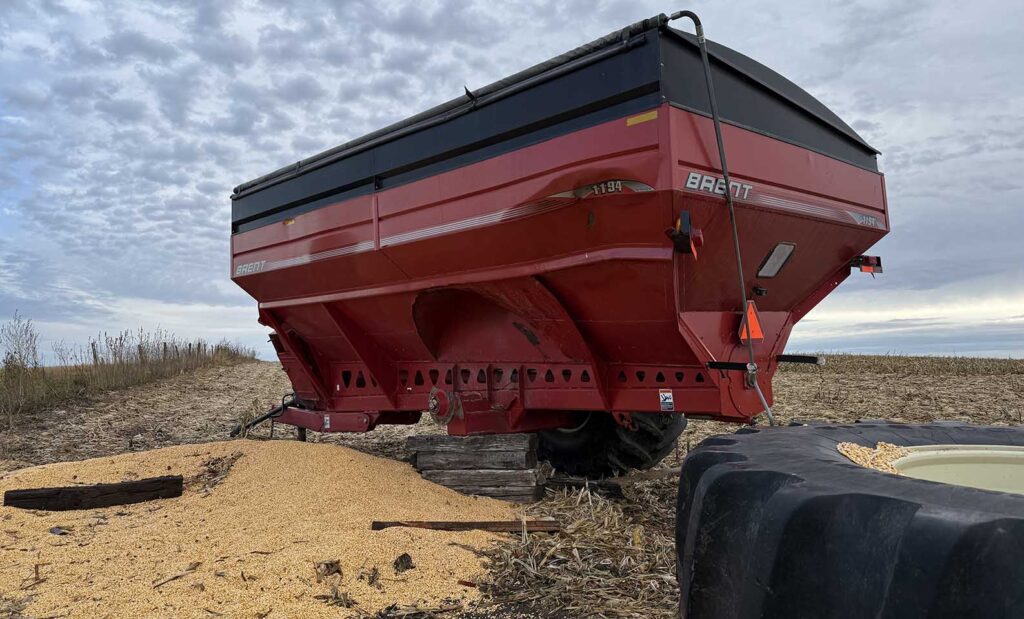 [Auction]: 2007 Brent 1194 Grain Cart | Nebraska | damaged | CAG
