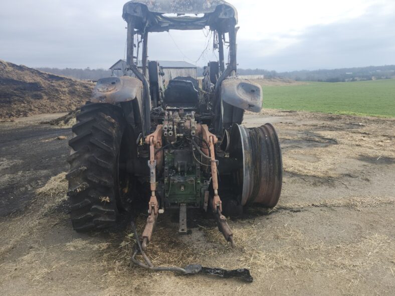 [Auction]: John Deere 7330 Premium Tractor | Virginia | damaged | CAG