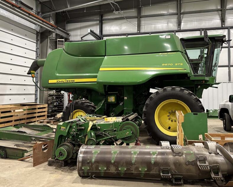[Auction]: 2009 John Deere 9670 Combine | Ohio | damaged | CAG