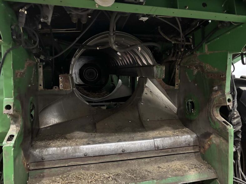 [Auction]: 2009 John Deere 9670 Combine | Ohio | damaged | CAG