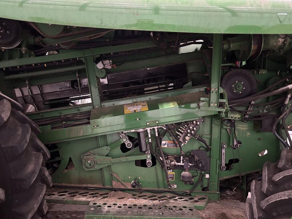 [Auction]: 2009 John Deere 9670 Combine | Ohio | damaged | CAG