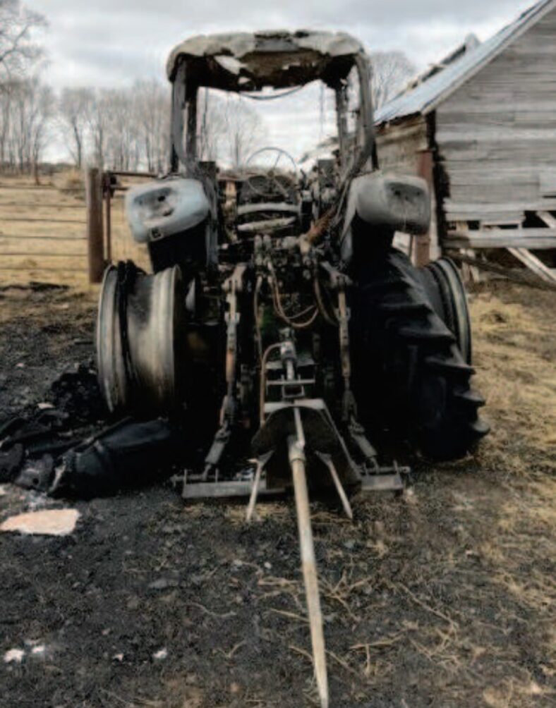 [Auction]: 2003 John Deere 7520 Tractor | Nebraska | damaged | CAG