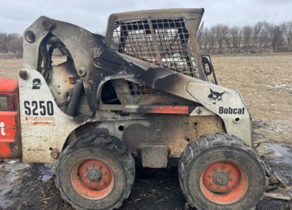 [Auction]: 2005 Bobcat s250 Skid Steer | est. 7,500 hours miles ...