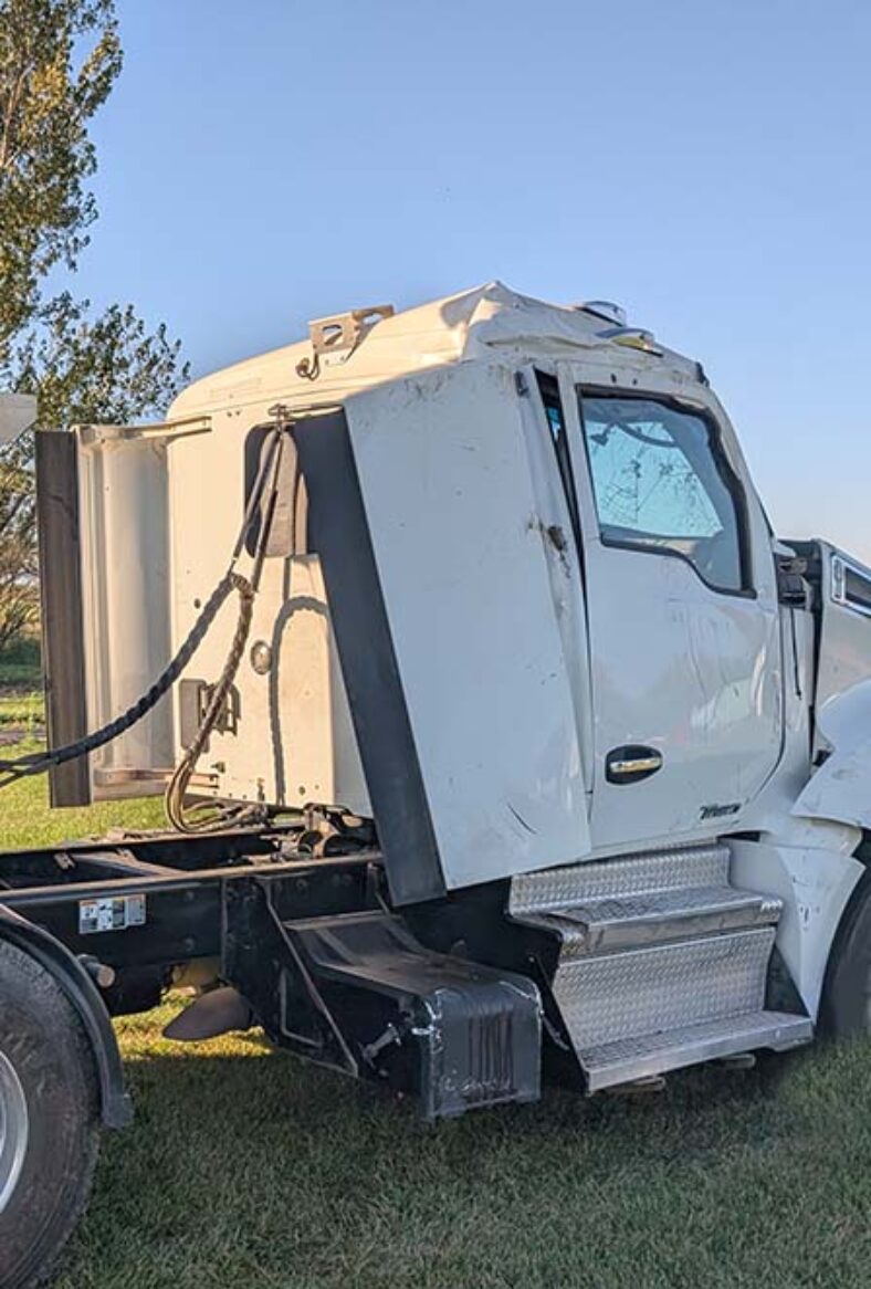 [Auction]: 2020 Kenworth T680 | est. 435,148 miles miles | damaged | CAG