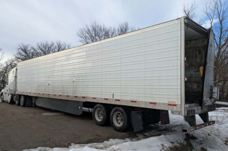 [Auction]: 2022 Utility Reefer Trailer | Minnesota | damaged | CAG