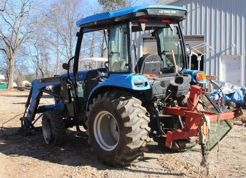 [Auction]: 2024 LS MT226 Tractor | est. 33 hours miles | damaged | CAG