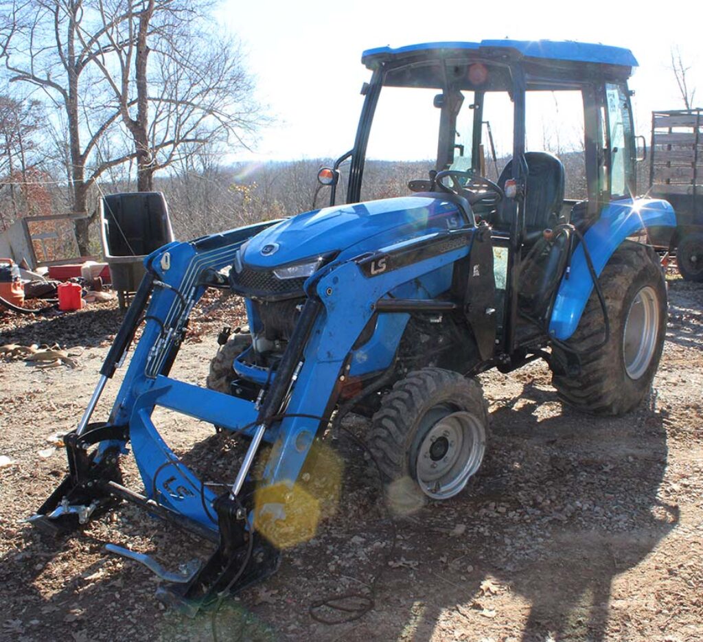 [Auction]: 2024 LS MT226 Tractor | est. 33 hours miles | damaged | CAG