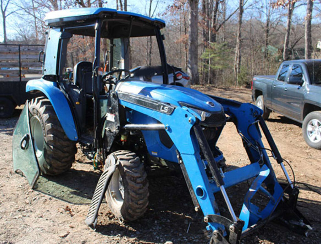 [Auction]: 2024 LS MT226 Tractor | est. 33 hours miles | damaged | CAG