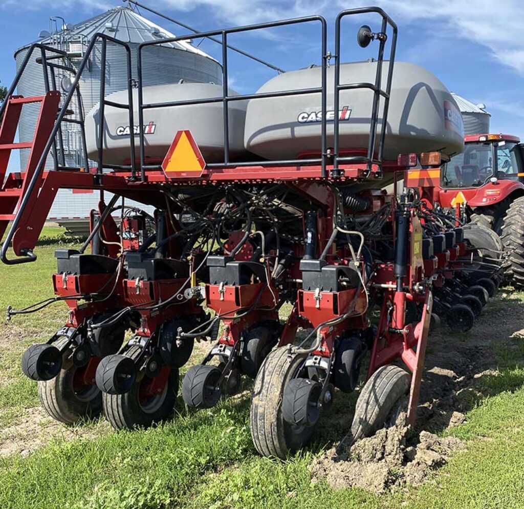 [Auction]: 2013 Case IH 1255 Planter | South Dakota | damaged | CAG