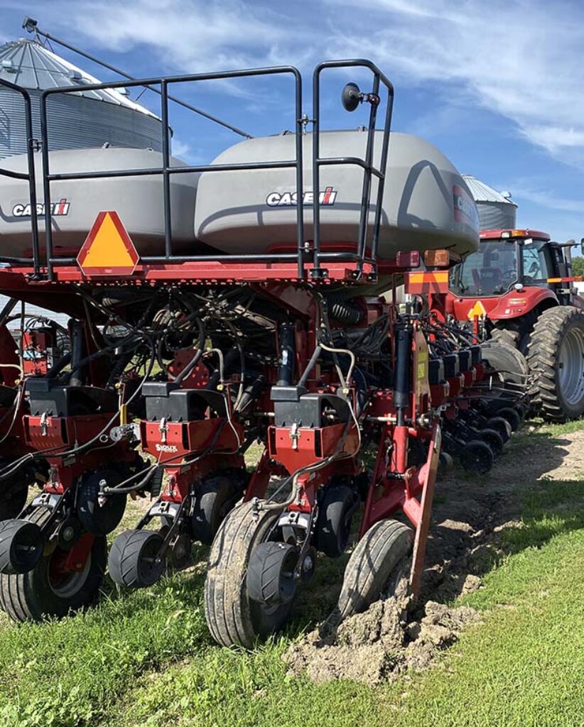[Auction]: 2013 Case IH 1255 Planter | South Dakota | damaged | CAG