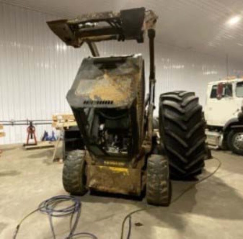 [Auction]: 2022 New Holland L320 Skid Steer | Michigan | damaged | CAG